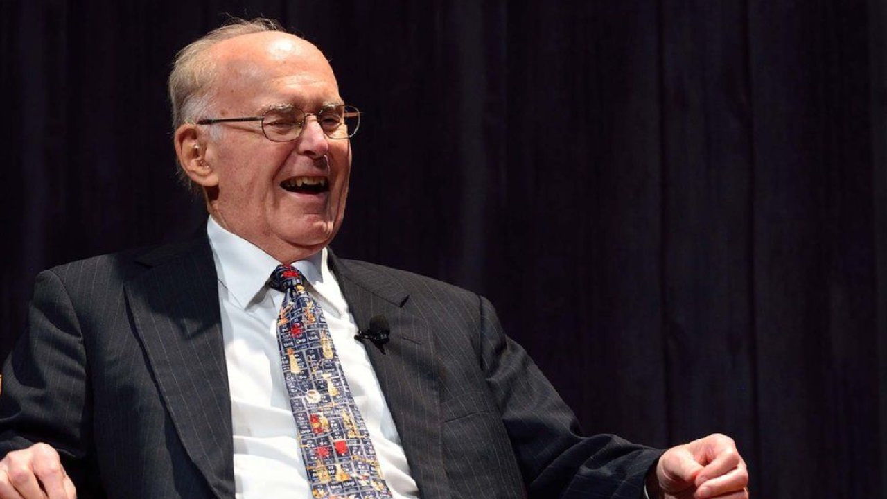 Gordon Moore, Intel co-founder and author of Moore's Law, dies at 94 ...
