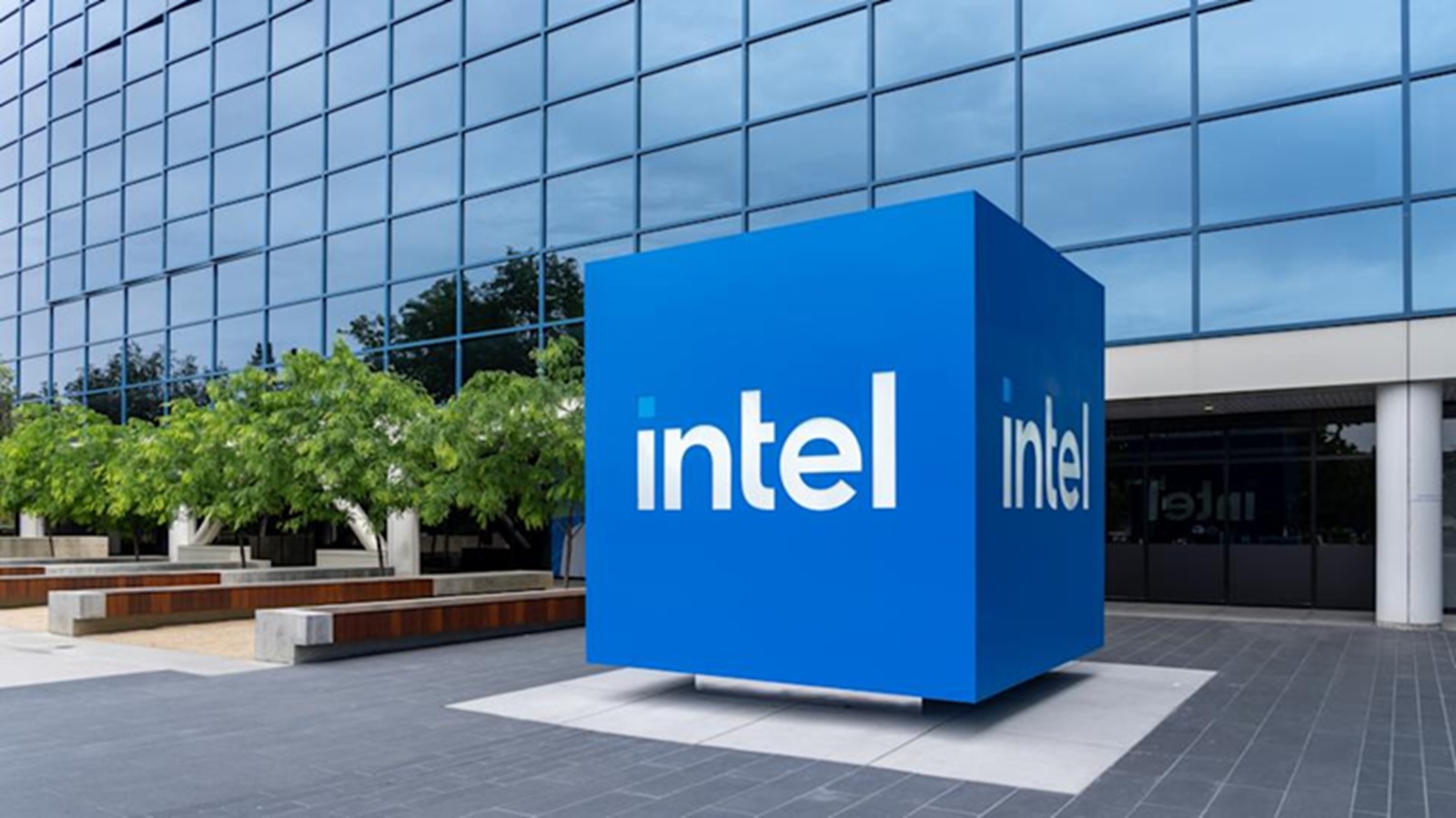 Intel (INTC) Q1 2025 earnings results beat revenue & EPS expectations ...